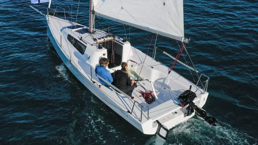 First 24 Neuf Normandie First 24 en Stock | Top Marine