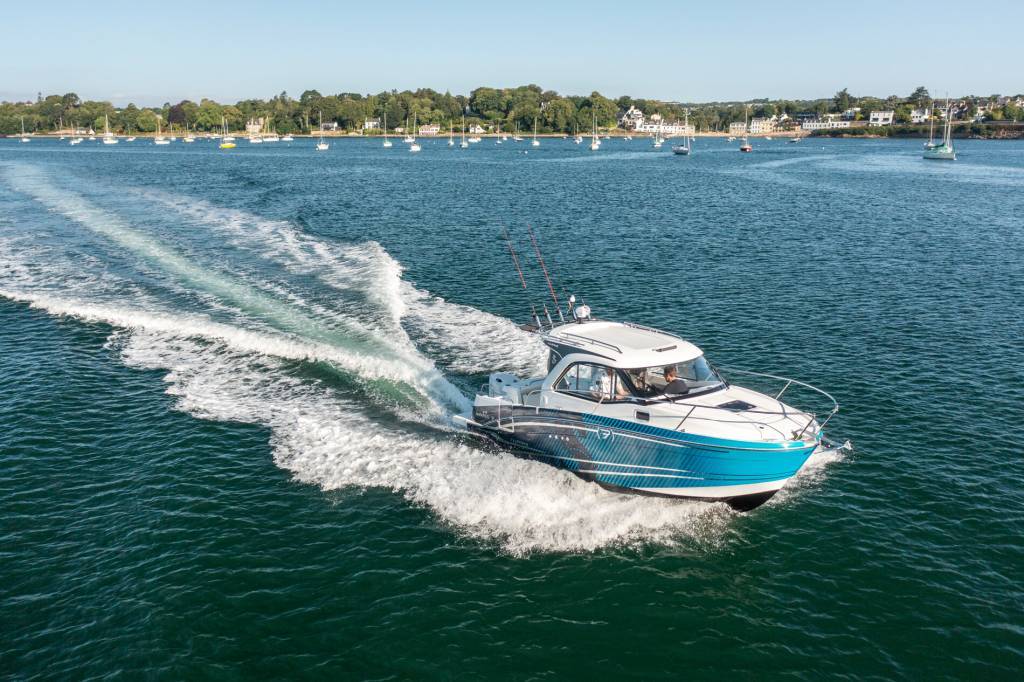 Antares 7 Fishing Neuf Normandie Antares 7 Fishing en Stock | Top Marine